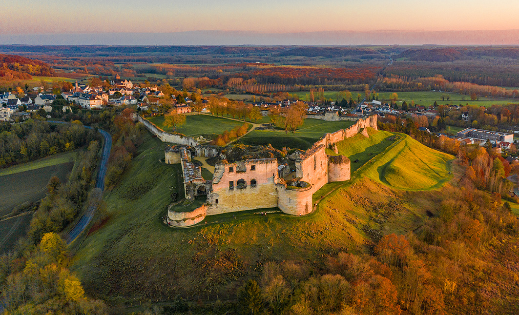 Le château de Coucy : grandeur, histoire d’un géant médiéval - Guerres ...